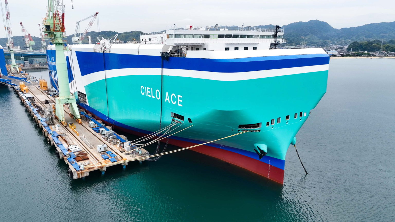 商船三井 LNG燃料自動車船「BLUE」シリーズ 「CIELO ACE」「CELESTE ACE」 | 海峡俯瞰